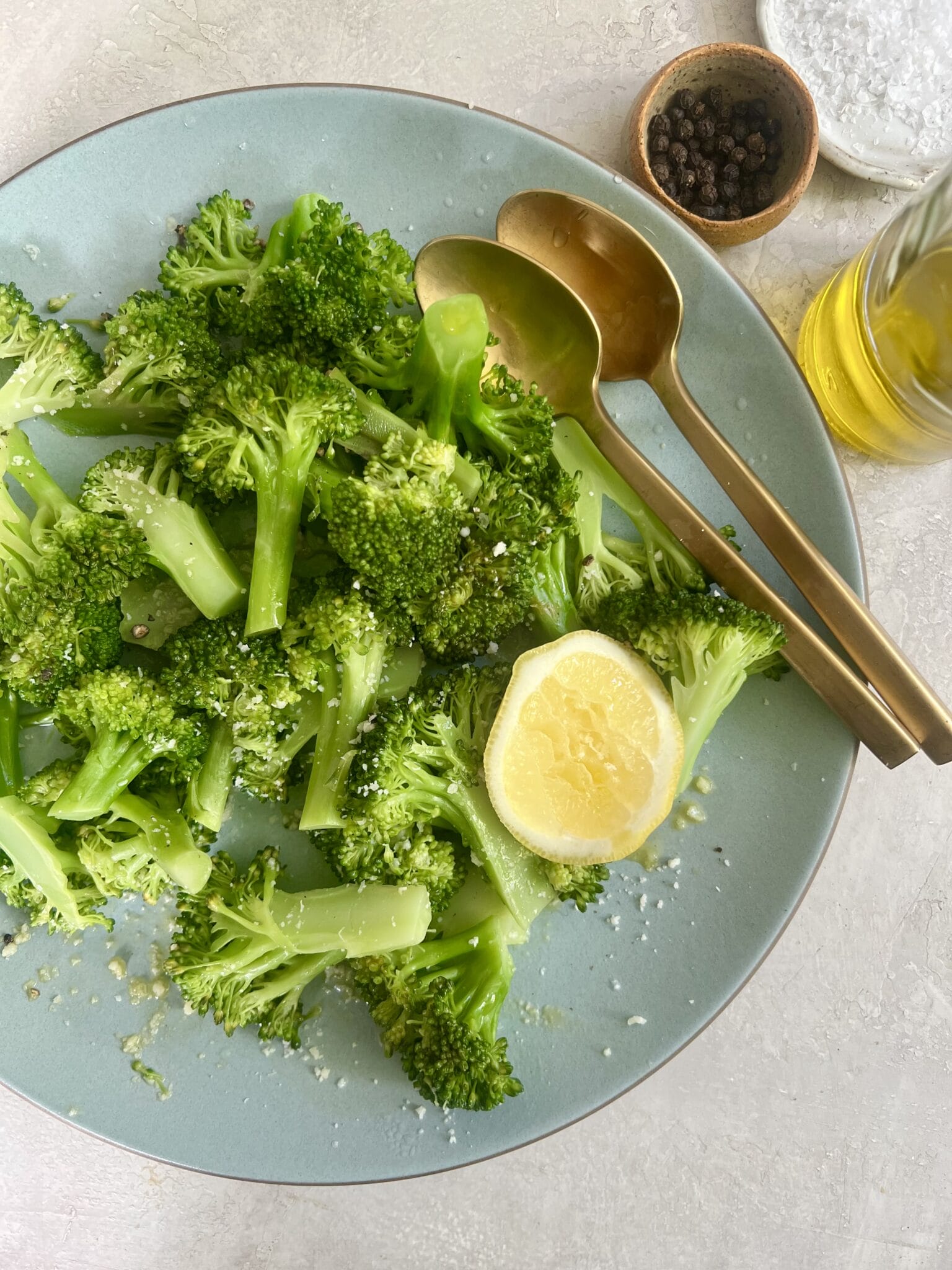 Tender Steamed Broccoli with Olive Oil, Lemon, and Salt - Mom's Kitchen ...
